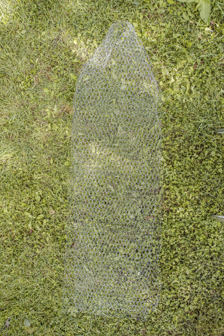 How to Make Chicken Wire Ghost Figures (Easy Steps) | Wire Fence