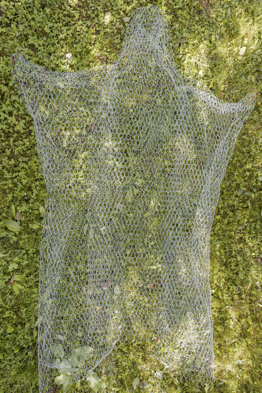 How to Make Chicken Wire Ghost Figures (Easy Steps) | Wire Fence