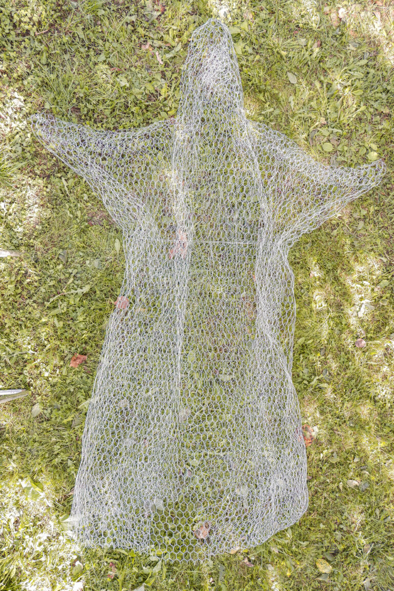 How to Make Chicken Wire Ghost Figures (Easy Steps) | Wire Fence