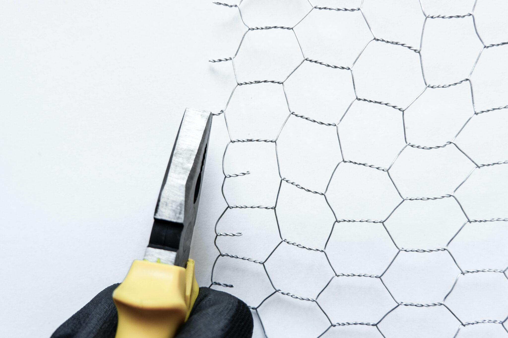 Cutting Chicken Wire (EASY GUIDE) | Wire Fence