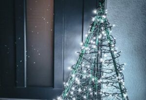 Chicken Wire Xmas Tree DIY (EASY GUIDE) | Wire Fence