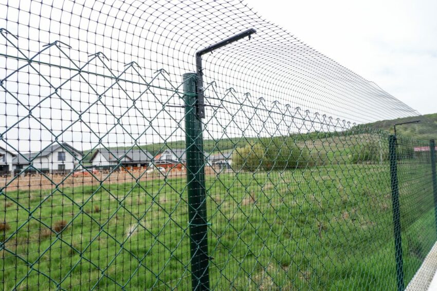 DIY Cat Proof Fence (STEP BY STEP GUIDE) | Wire Fence