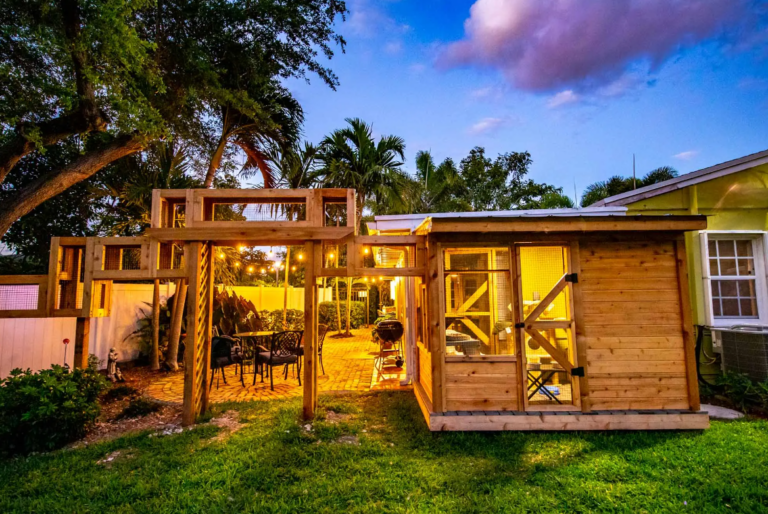 Catio Ideas: 50+ AMAZING CATIO IMAGES | Wire Fence