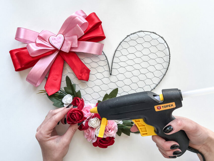 Chicken Wire Heart DIY | Wire Fence