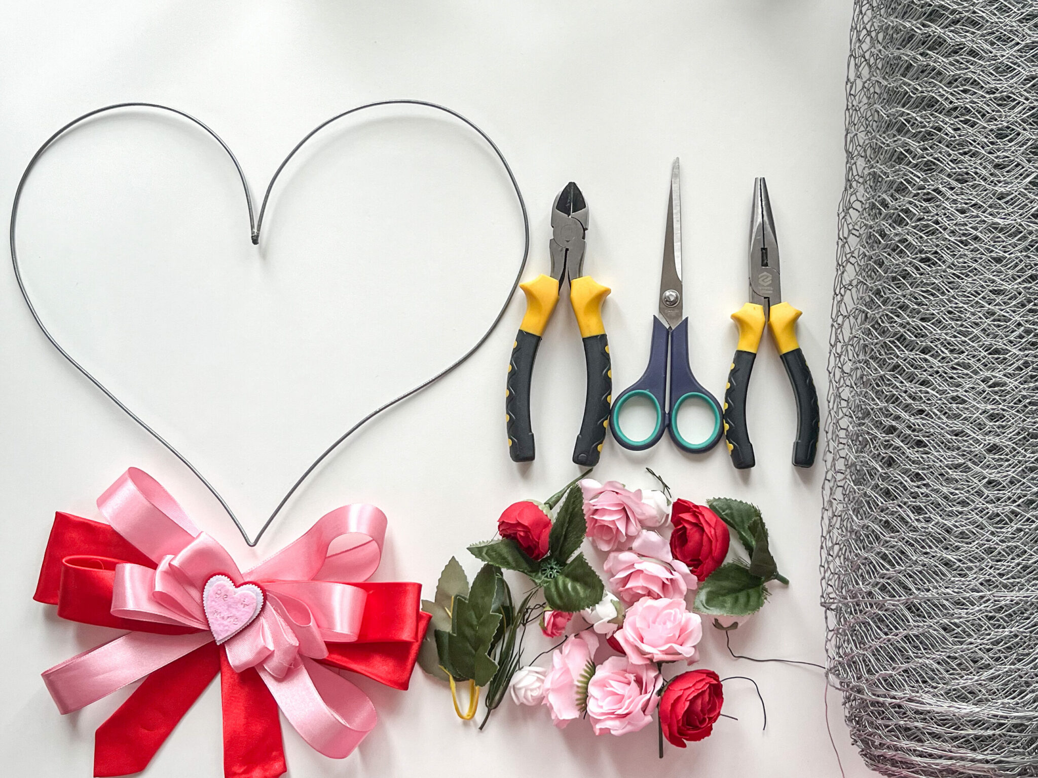 Chicken Wire Heart DIY | Wire Fence