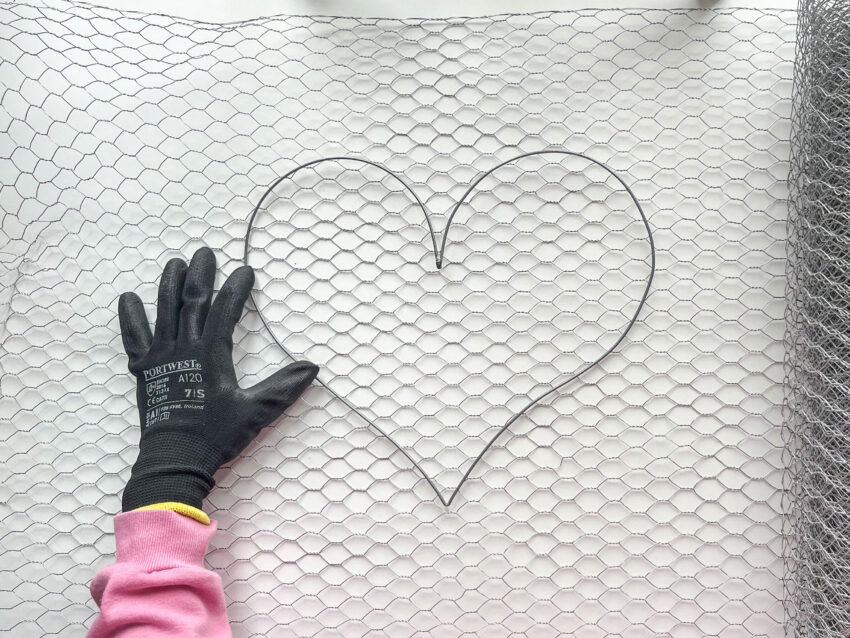 Chicken Wire Heart DIY | Wire Fence