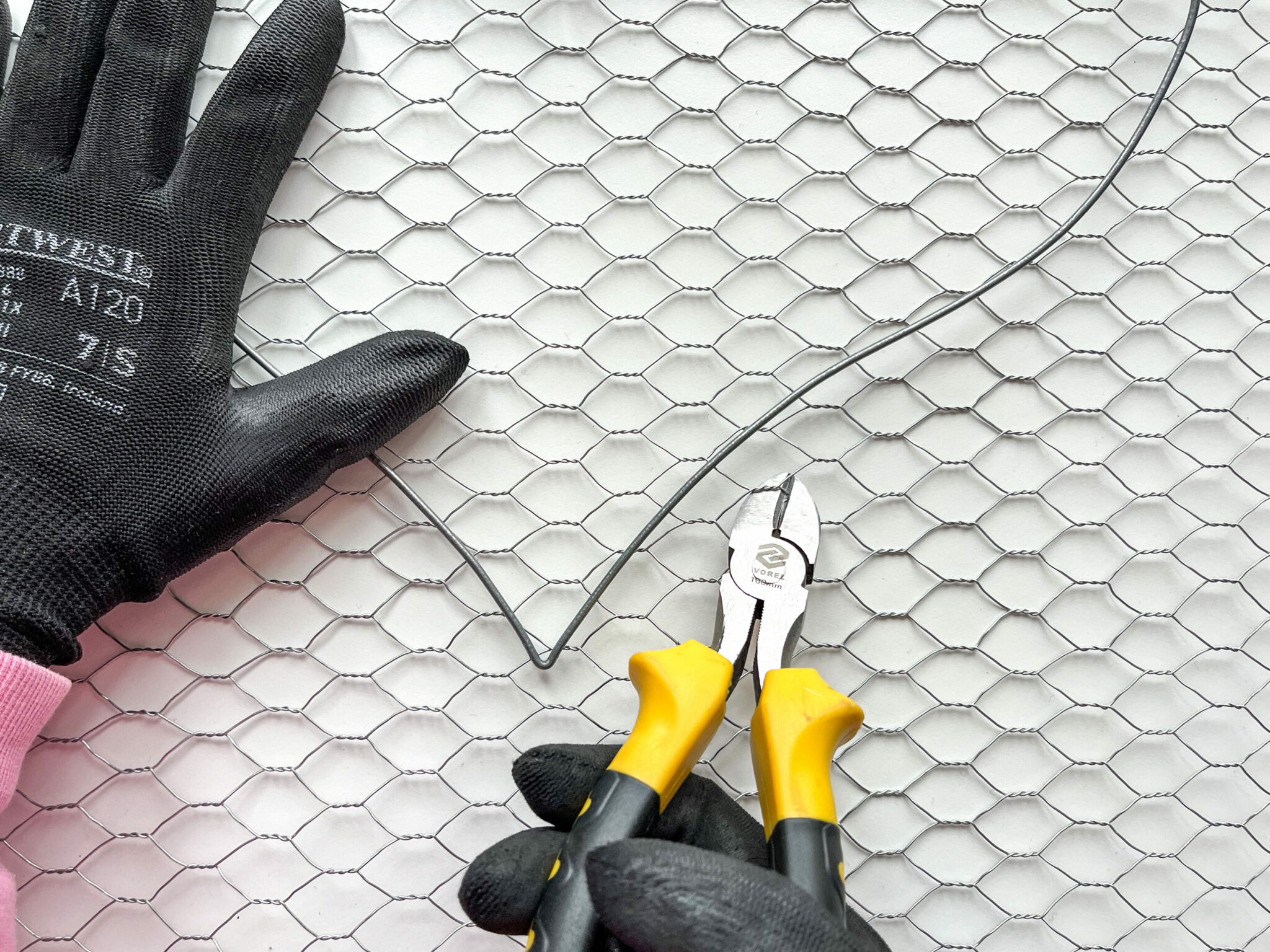 Chicken Wire Heart DIY | Wire Fence