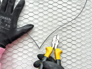 Chicken Wire Heart DIY | Wire Fence