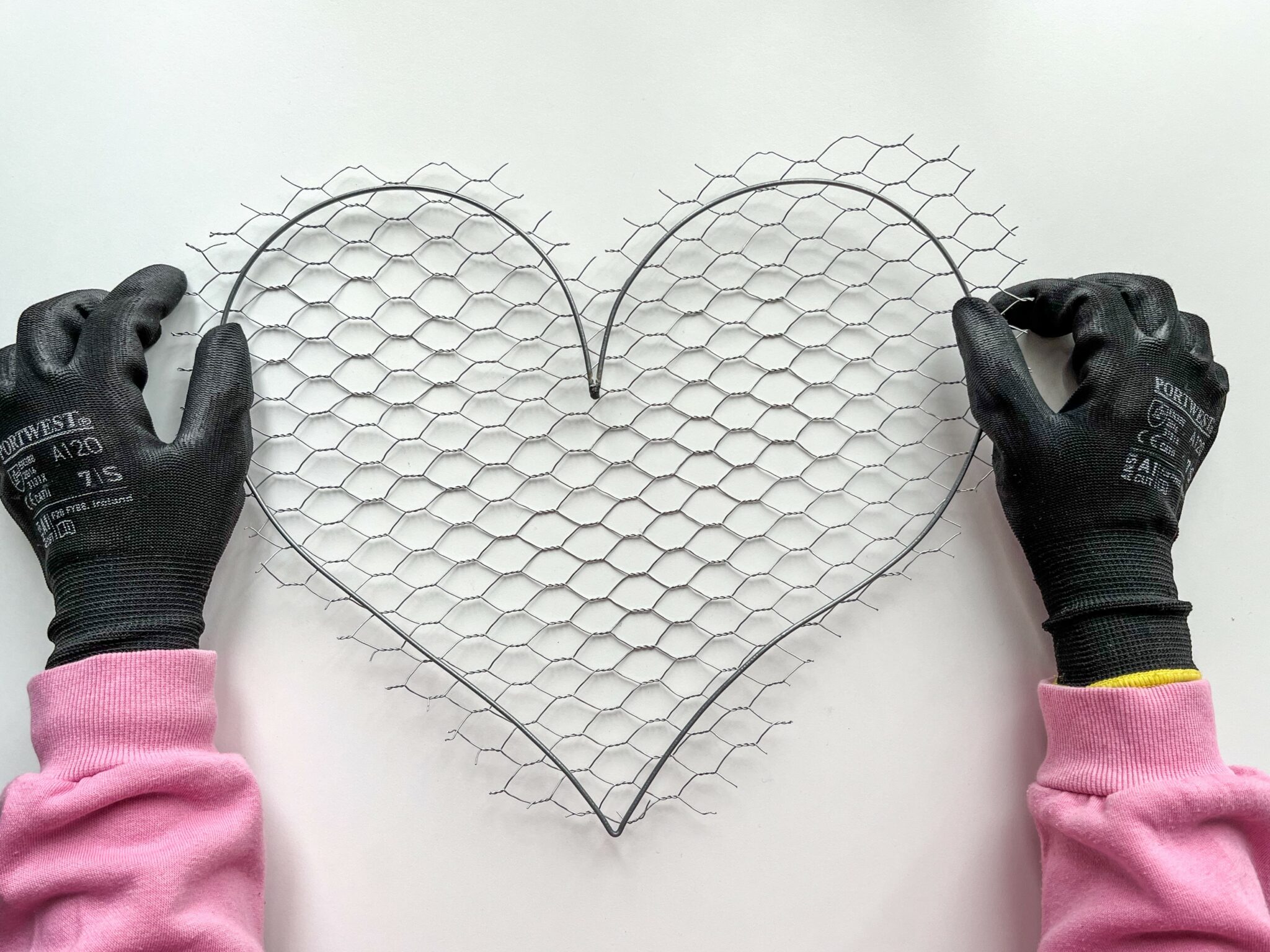 Chicken Wire Heart DIY | Wire Fence