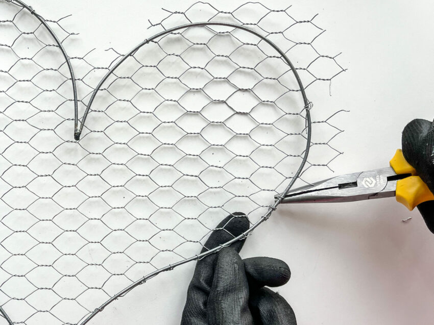 Chicken Wire Heart DIY | Wire Fence