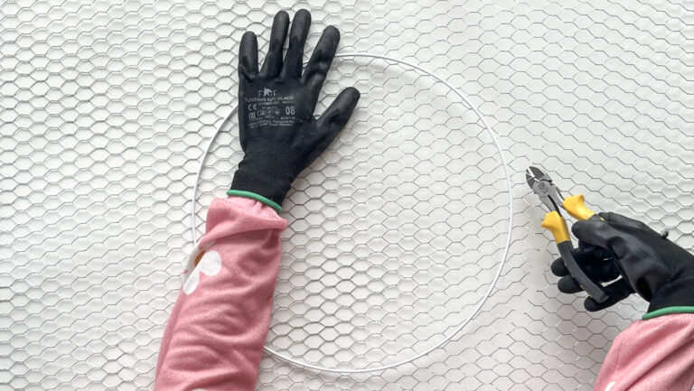 How To Make a Spring Wreath (WITH VIDEO) | Wire Fence