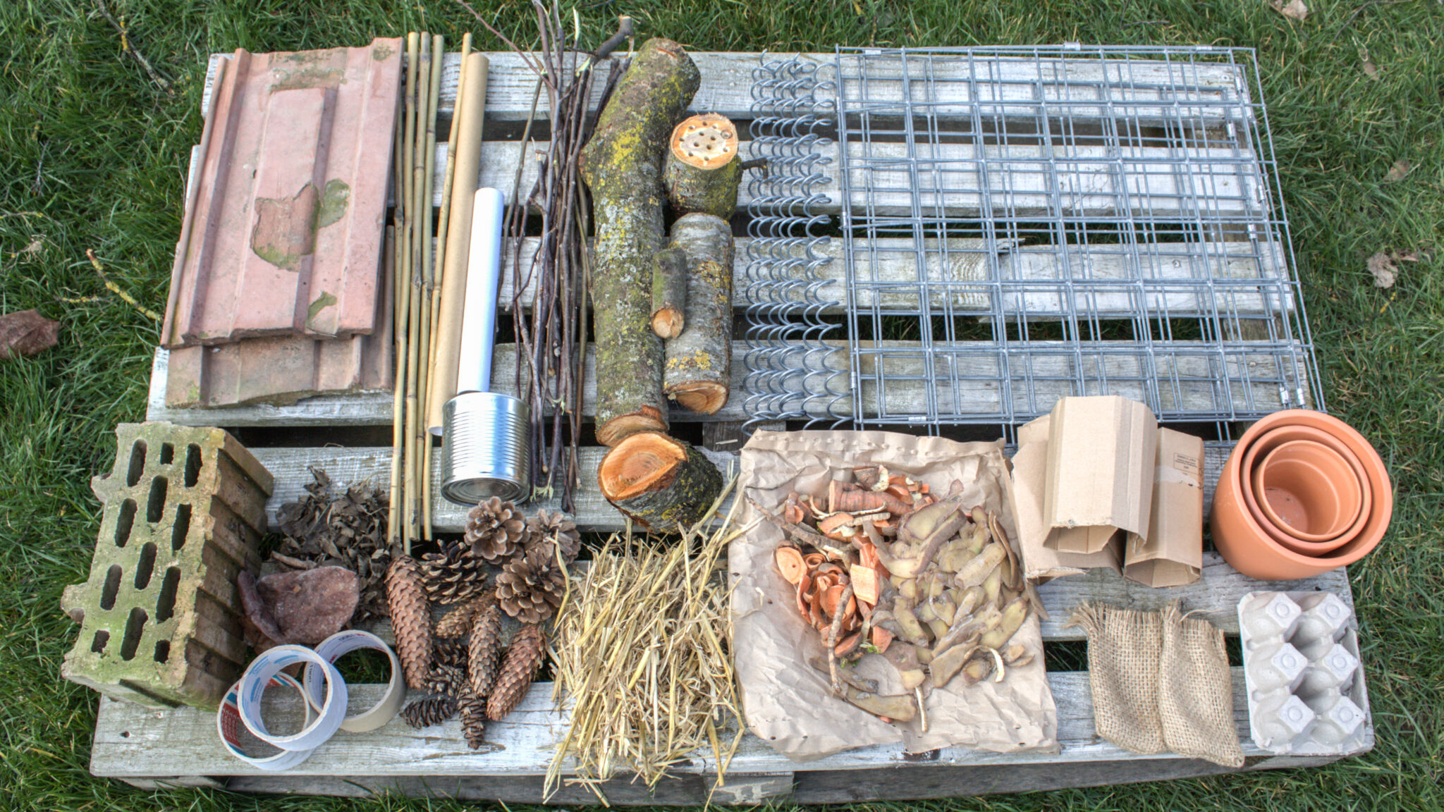 How to Make a Bug Hotel (With Video) | Wire Fence