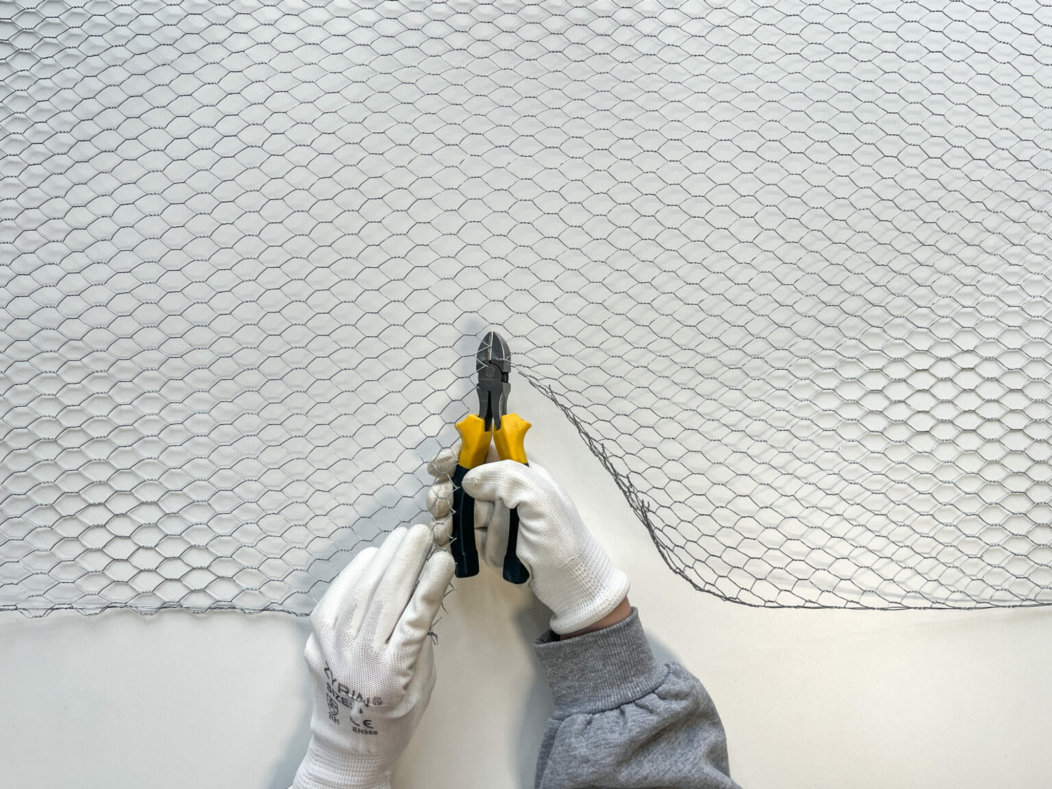 Chicken Wire Cloche DIY (WITH VIDEO) | Wire Fence