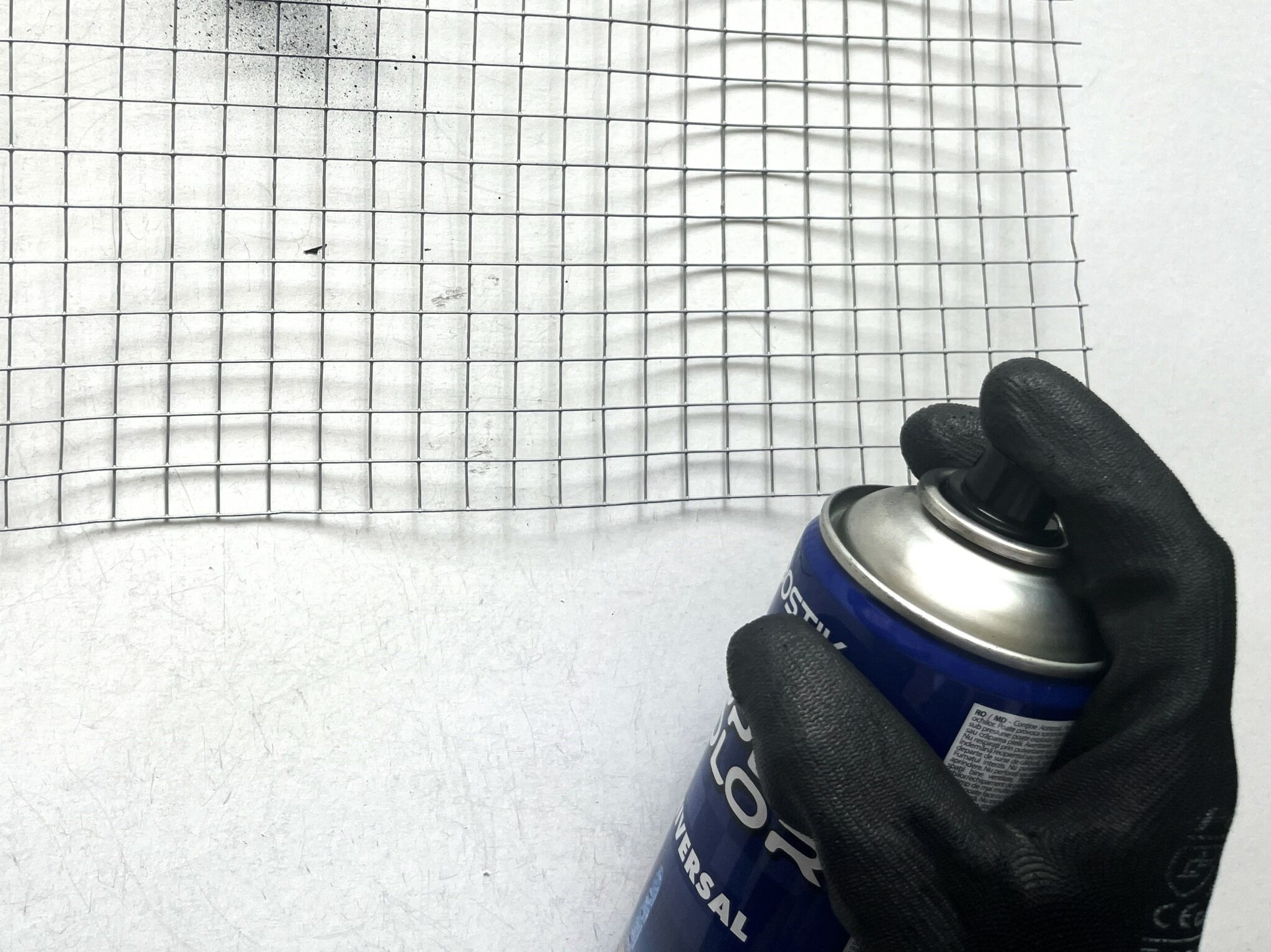 How to Paint Wire Mesh (QUICK & EASY) | Wire Fence
