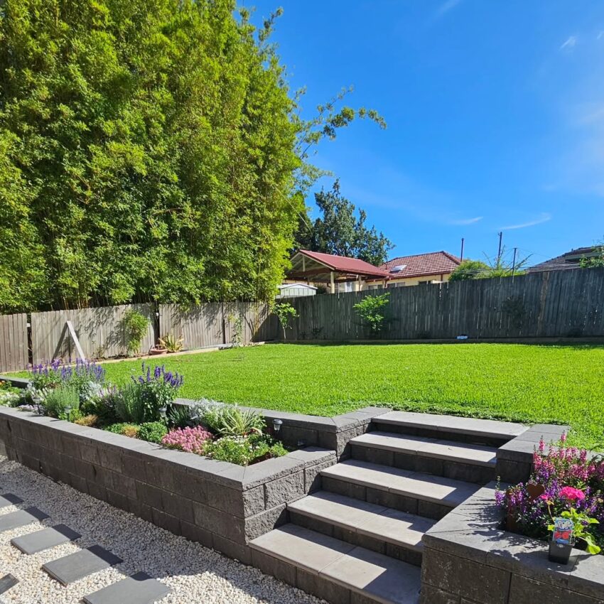 Retaining Wall Ideas (70+ IMAGES) | Wire Fence