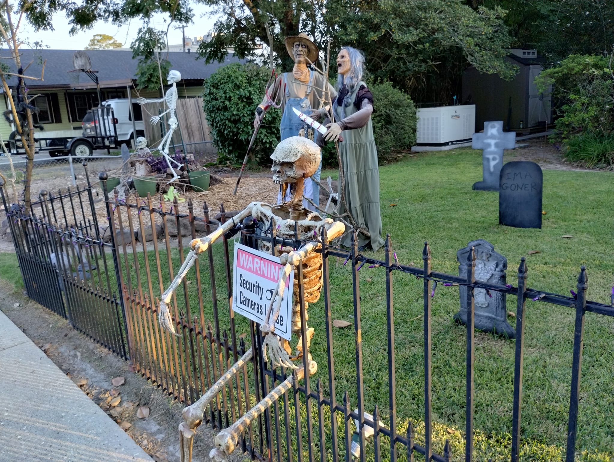 50+ Halloween Fence Ideas (WITH IMAGES) | Wire Fence