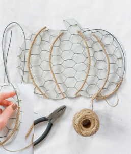 DIY Autumn Wreath for National Pumpkin Day | Wire Fence
