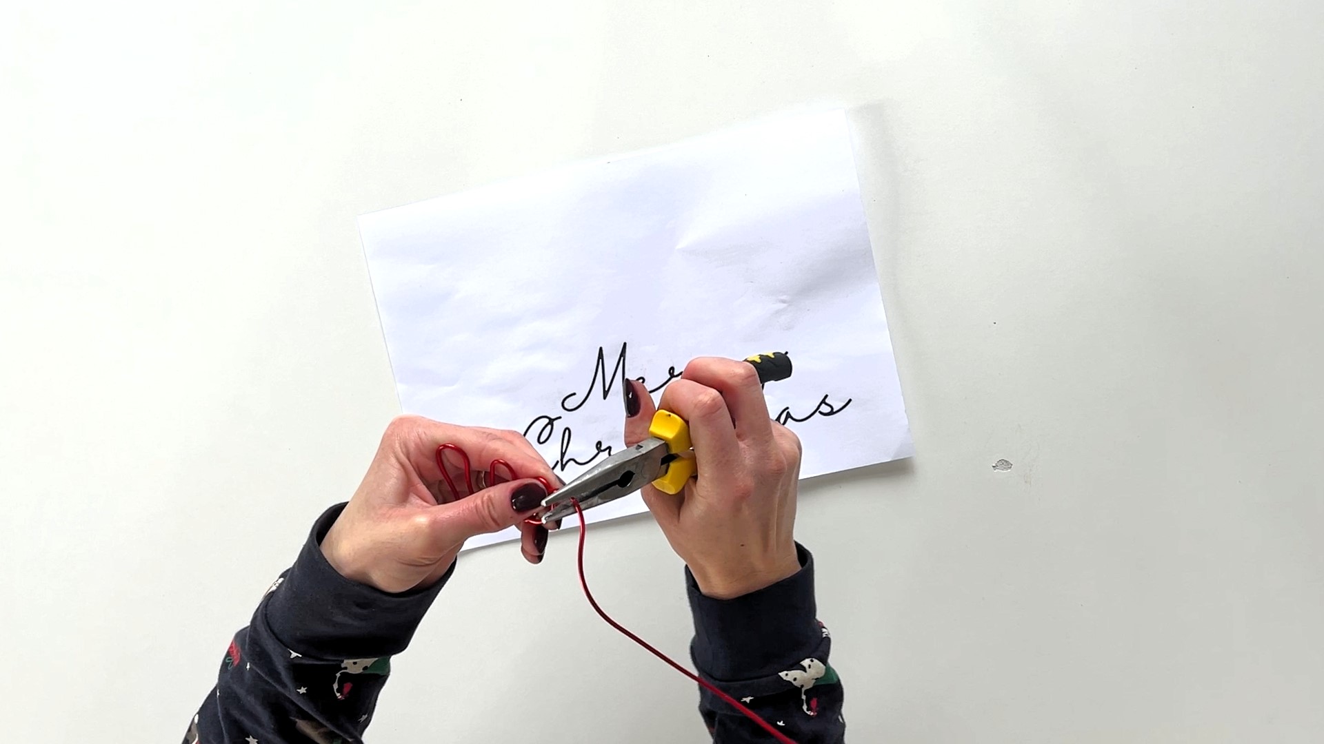How to Make a Christmas Wreath (WITH VIDEO) | Wire Fence