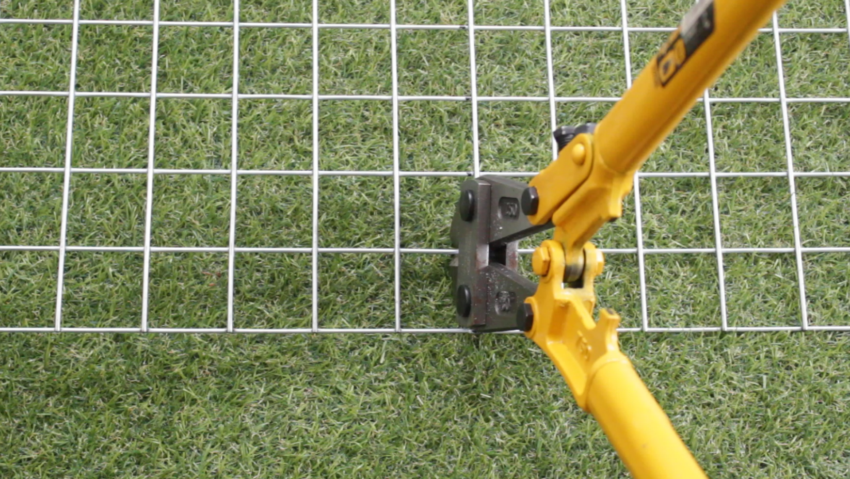 How to Cut a Fence Panel (QUICK & EASY) | Wire Fence