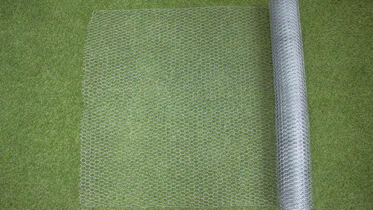 How to Unroll Chicken Wire (WITH VIDEO) | Wire Fence