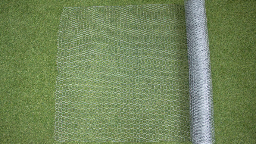 How to Unroll Chicken Wire (WITH VIDEO) | Wire Fence